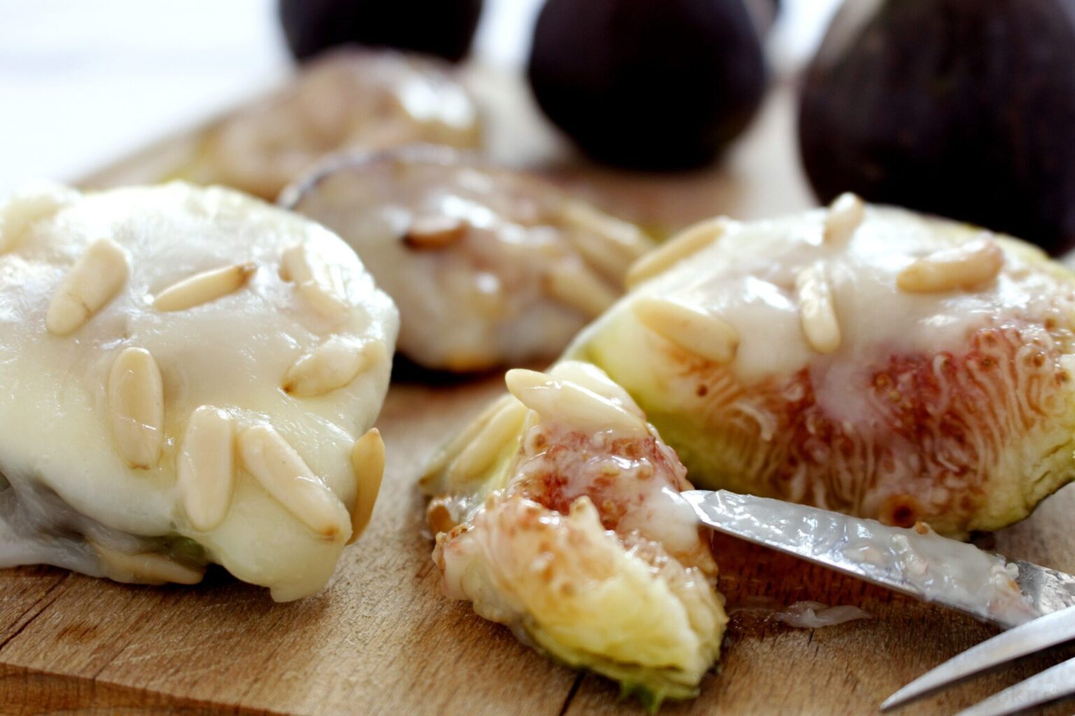 Fichi al Forno con Pecorino e Pinoli (Baked Figs with Pecorino Cheese ...