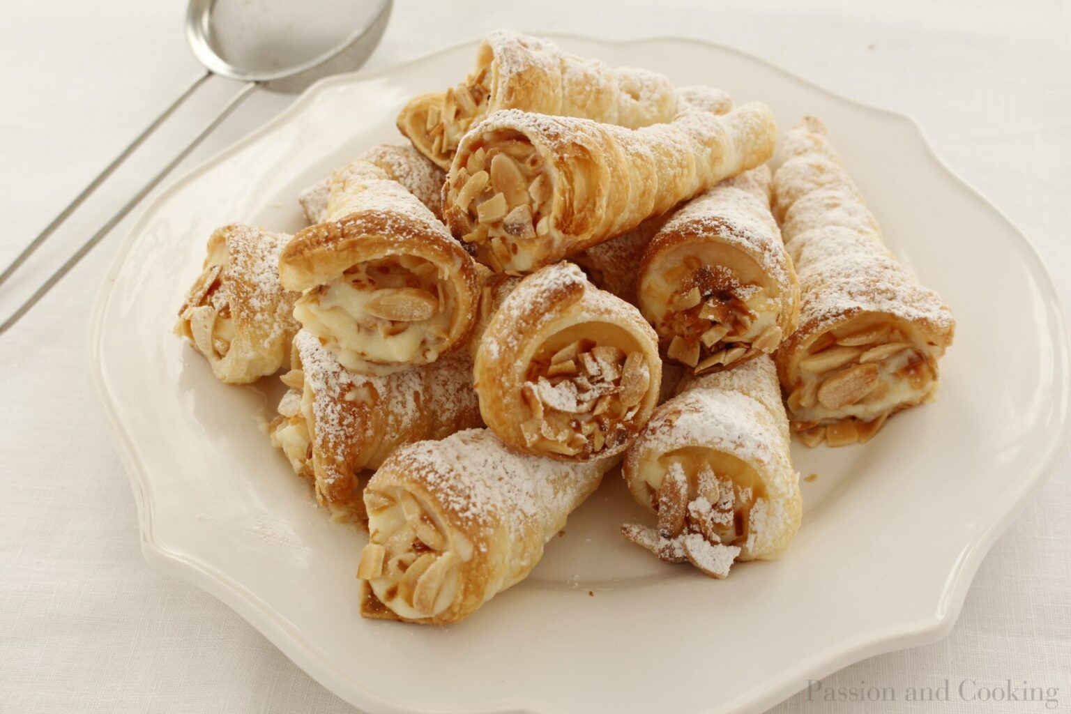 Cornucopie alla Crema (Custard-Filled Cornucopias) - Passion and cooking